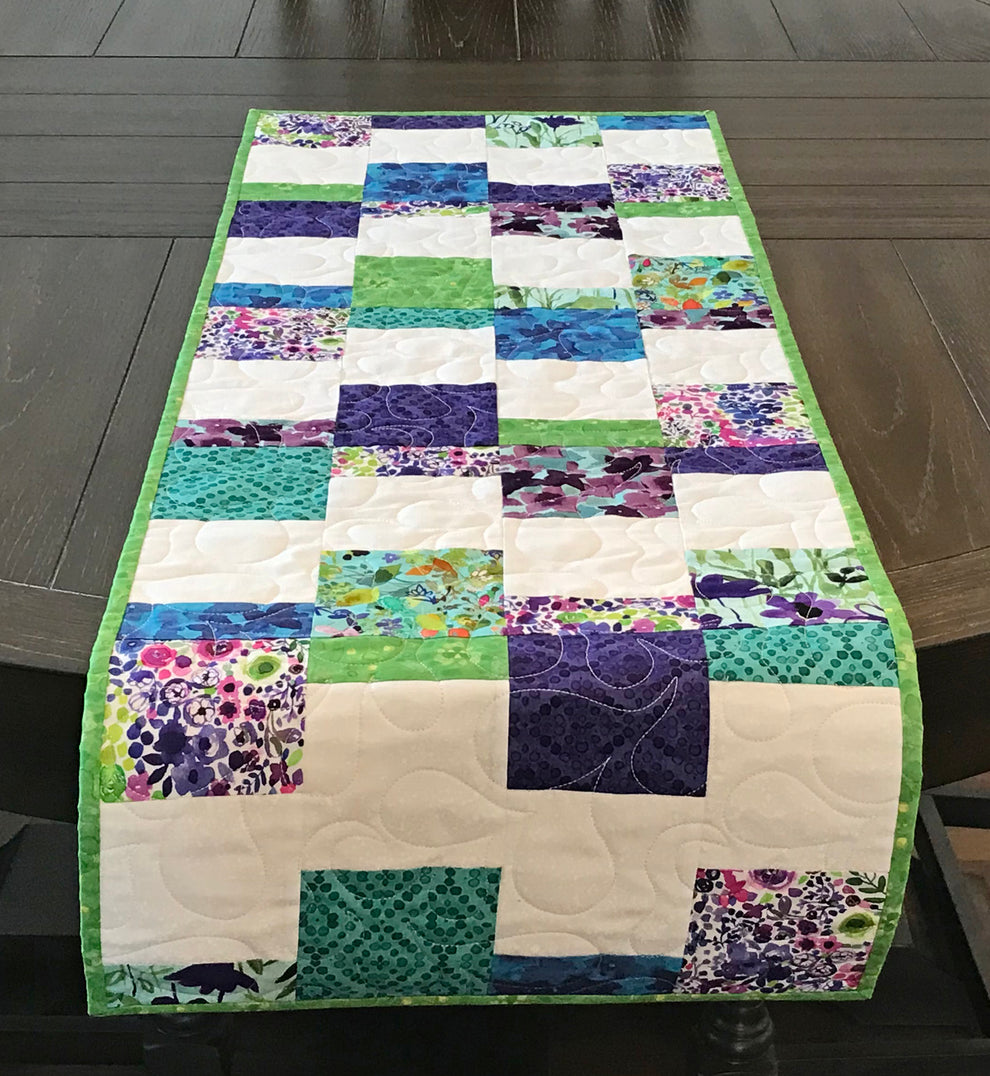 Dancing Squares Table Runner Pattern - Digital Version – Cuddle Cat Quiltworks